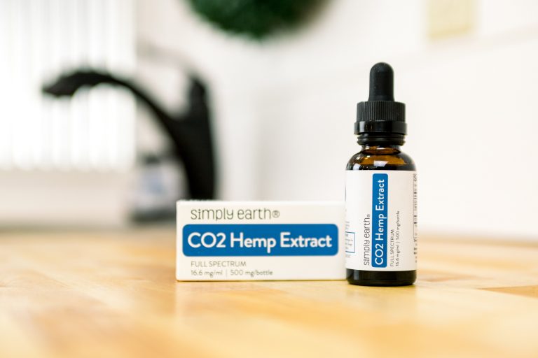 CBD Oil Uses, Benefits, and How to Shop - Simply Earth Blog
