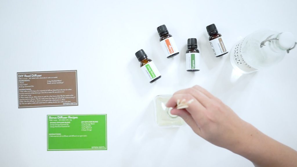 DIY Reed Diffuser: Make Your Home Toxin-Free + Smell Amazing! - Simply ...