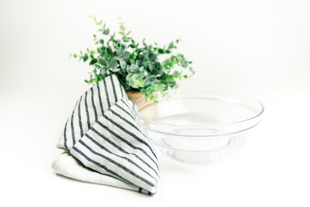 How to Relieve Period Cramps Fast Using Essential Oil Compress