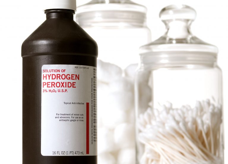 22 Things in My Toxin-Free First Aid Kit - Simply Earth Blog