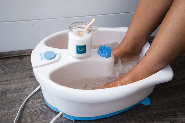 DIY Foot Soak: Toxin-Free Foot Spa Right in Your Home