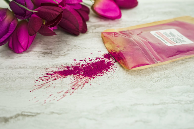 What is Mica Powder? Natural or Synthetic? - Simply Earth Blog