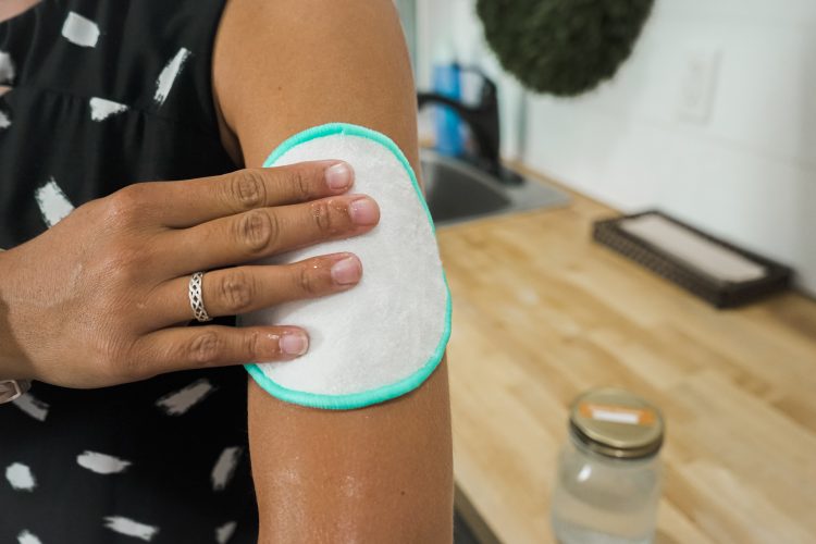 DIY Warm and Cold Compress With Essential Oils - Simply Earth Blog