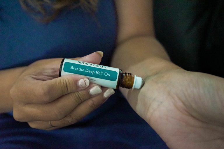 Breathe Deep Roll-On Recipe for Stuffy Nose - Simply Earth Blog