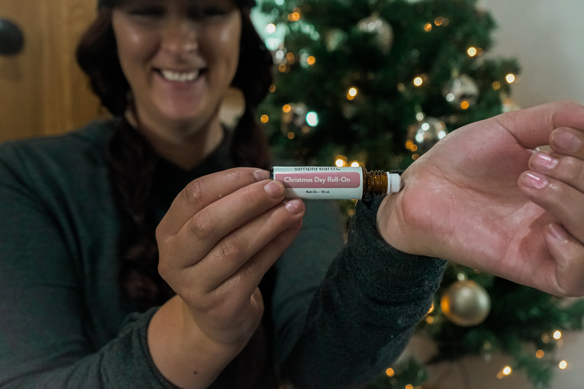 Christmas Day Essential Oil Roll-On Recipe - Simply Earth Blog