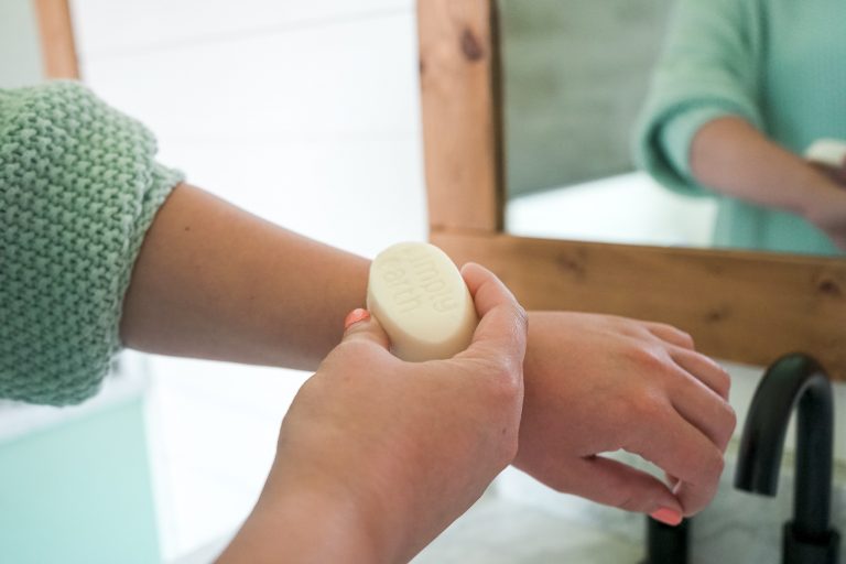 Clarifying Honey Solid Lotion Bar Recipe - Simply Earth Blog