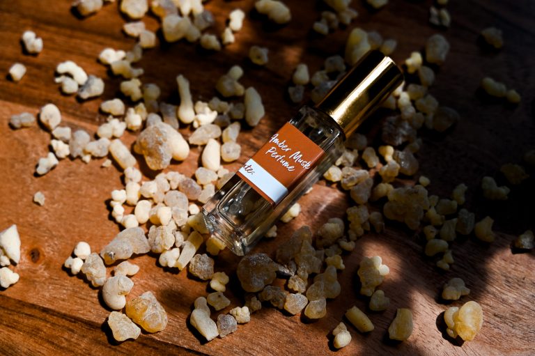 How to Create Your Own Musk Perfume at Home - Simply Earth Blog
