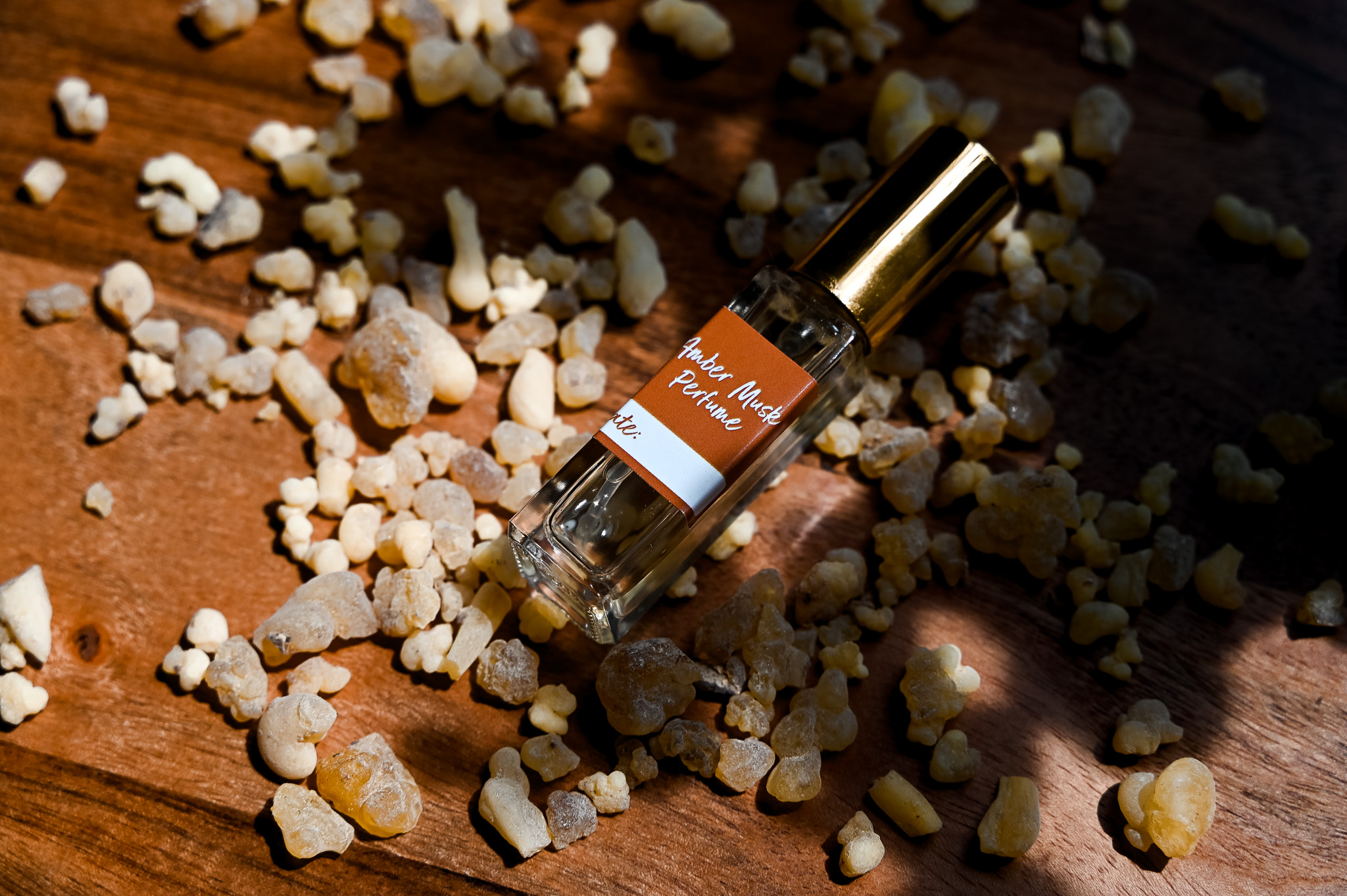 How to Create Your Own Musk Perfume at Home - Simply Earth Blog