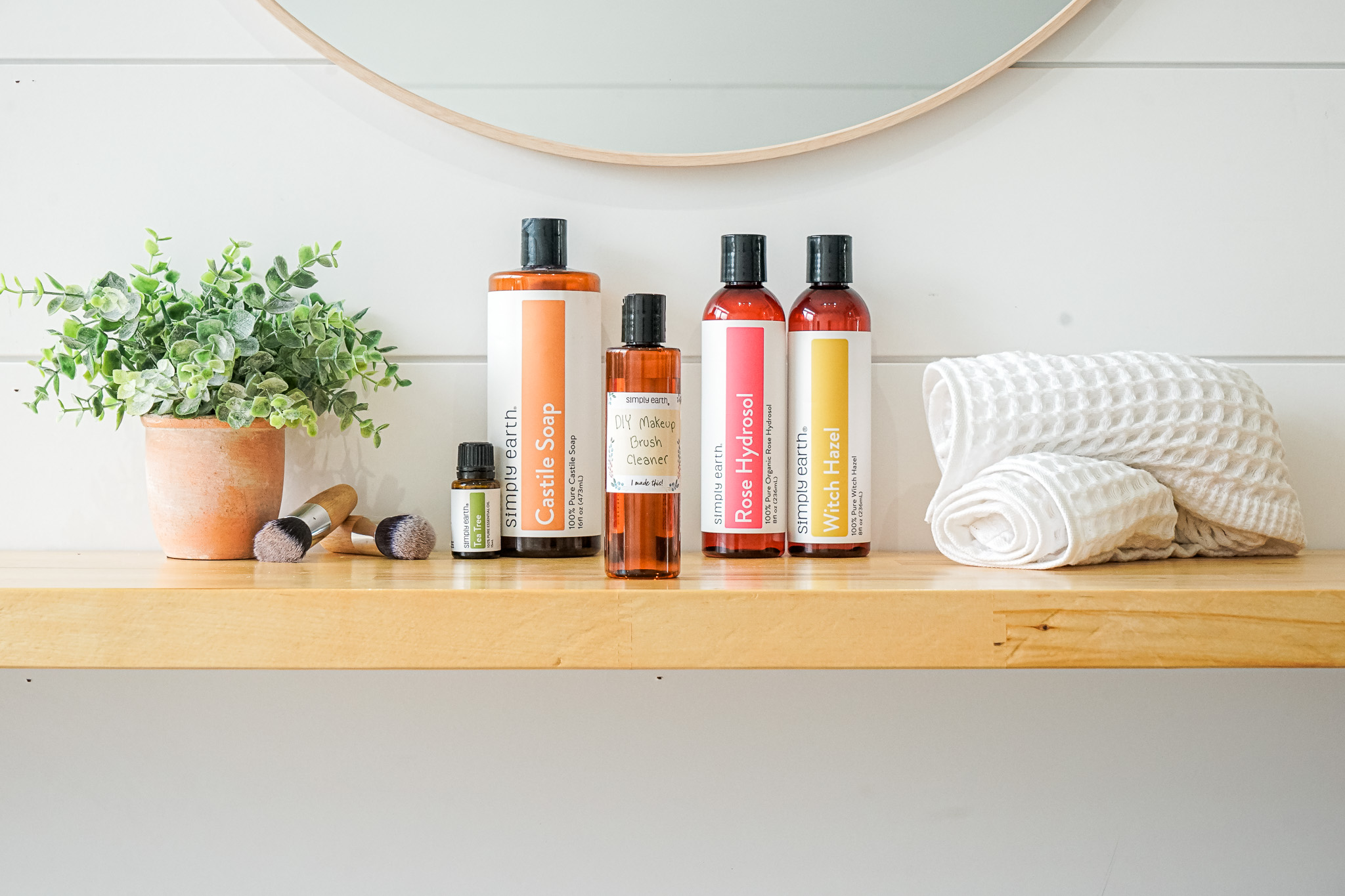 DIY Non-Toxic Makeup Brush Cleaner in Minutes! - Simply Earth Blog