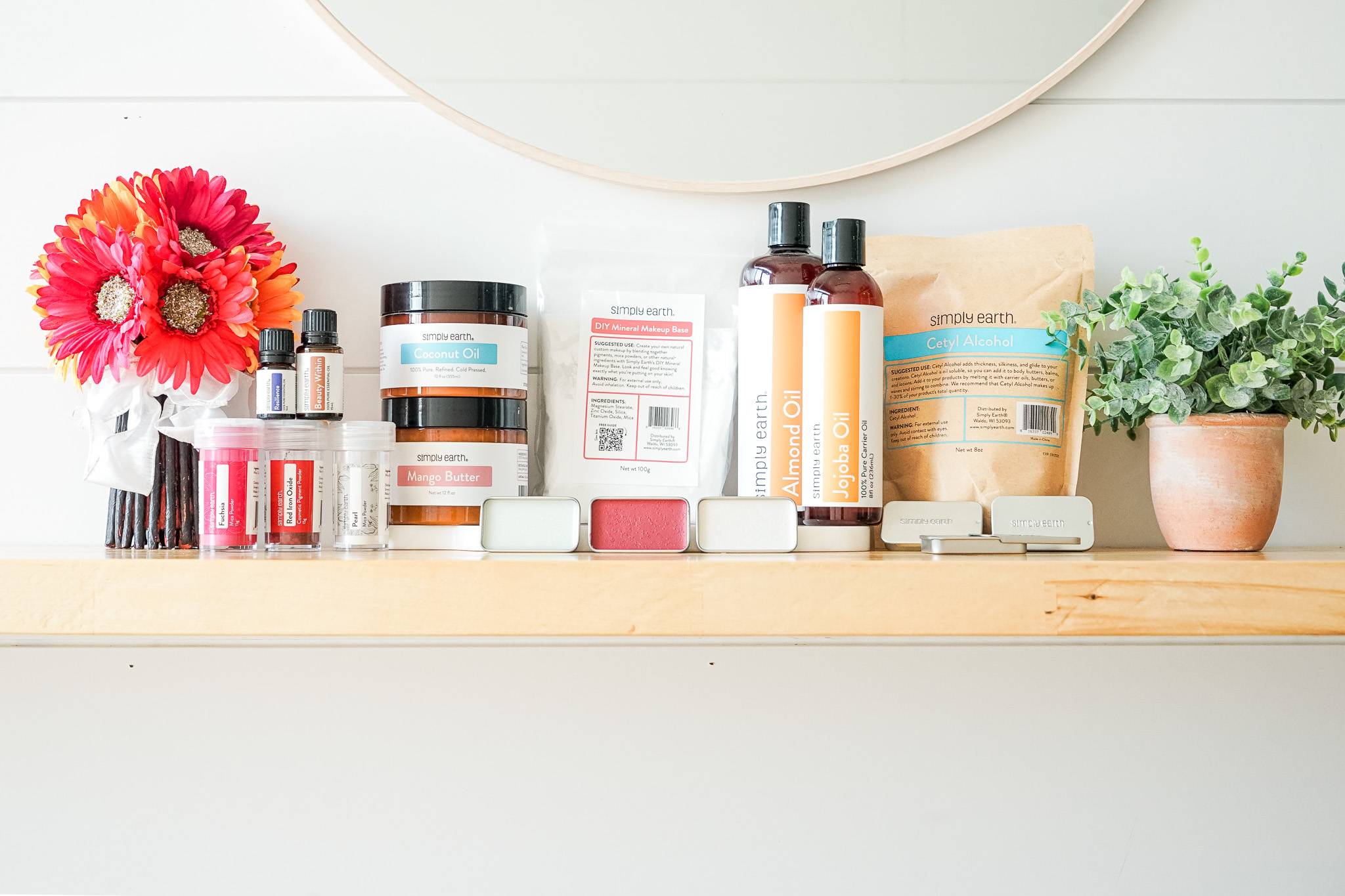 The Best Natural Ingredients for DIY Makeup - Simply Earth Blog